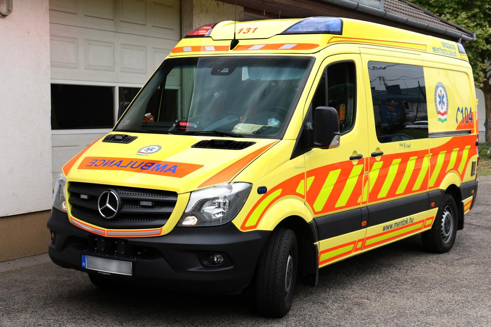 Új mentőautó a kerületnek | Fejlődő Kertváros